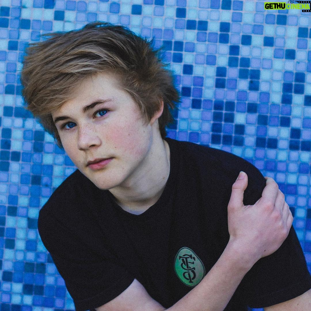 Casey Simpson Instagram – what am I looking at | Gethu Cinema