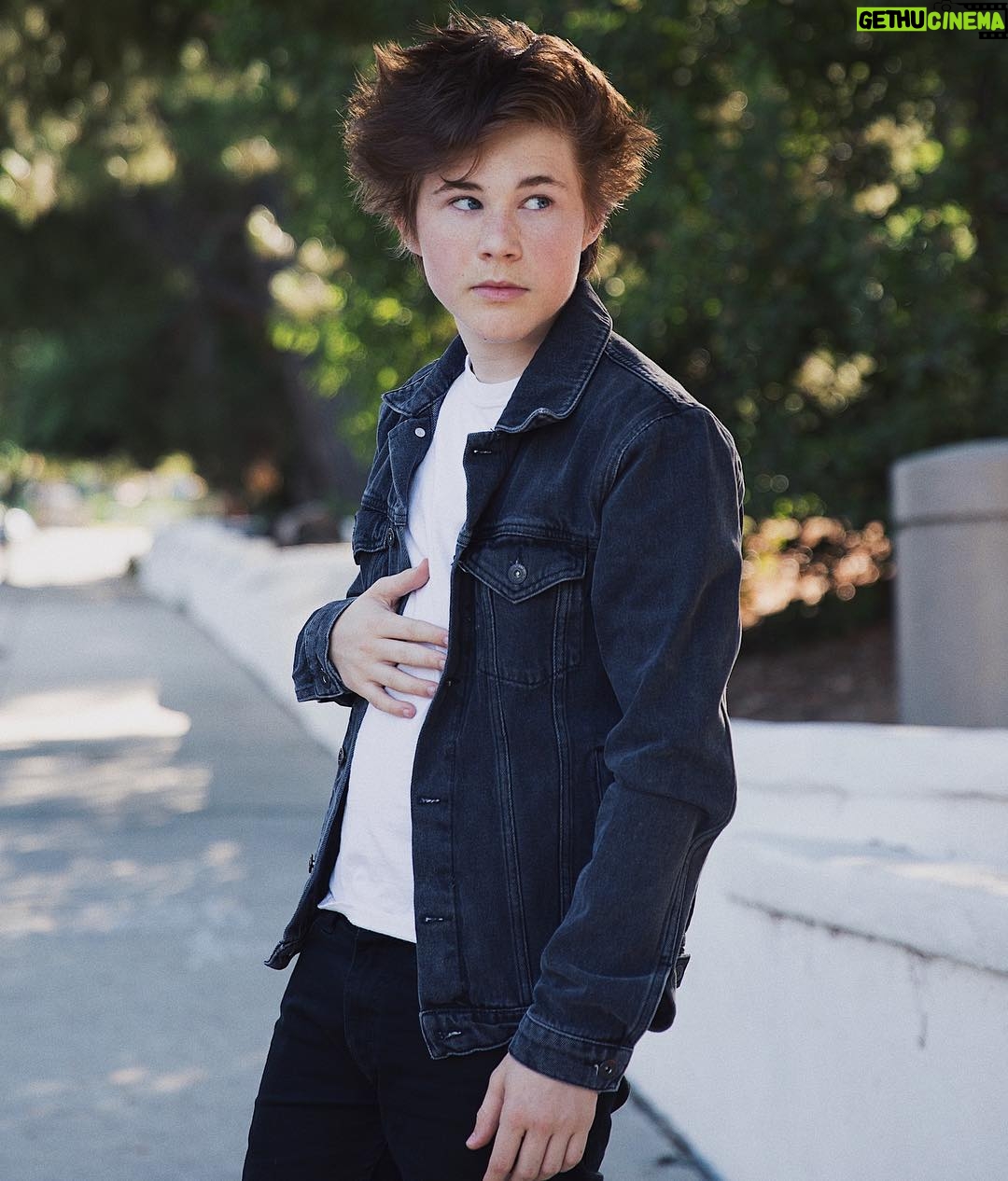 Casey Simpson Instagram – what am i looking at | Gethu Cinema