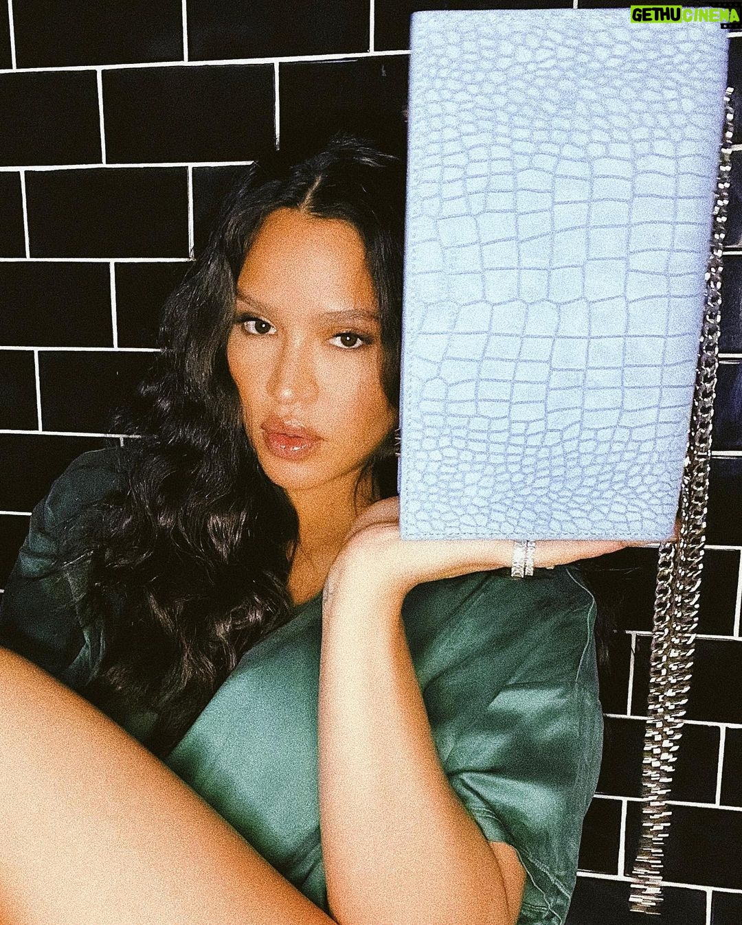 Cassie Ventura Instagram – It’s a @brandonblackwoodnyc bag💧🥶💎🧿💙🦋🌍 # ...
