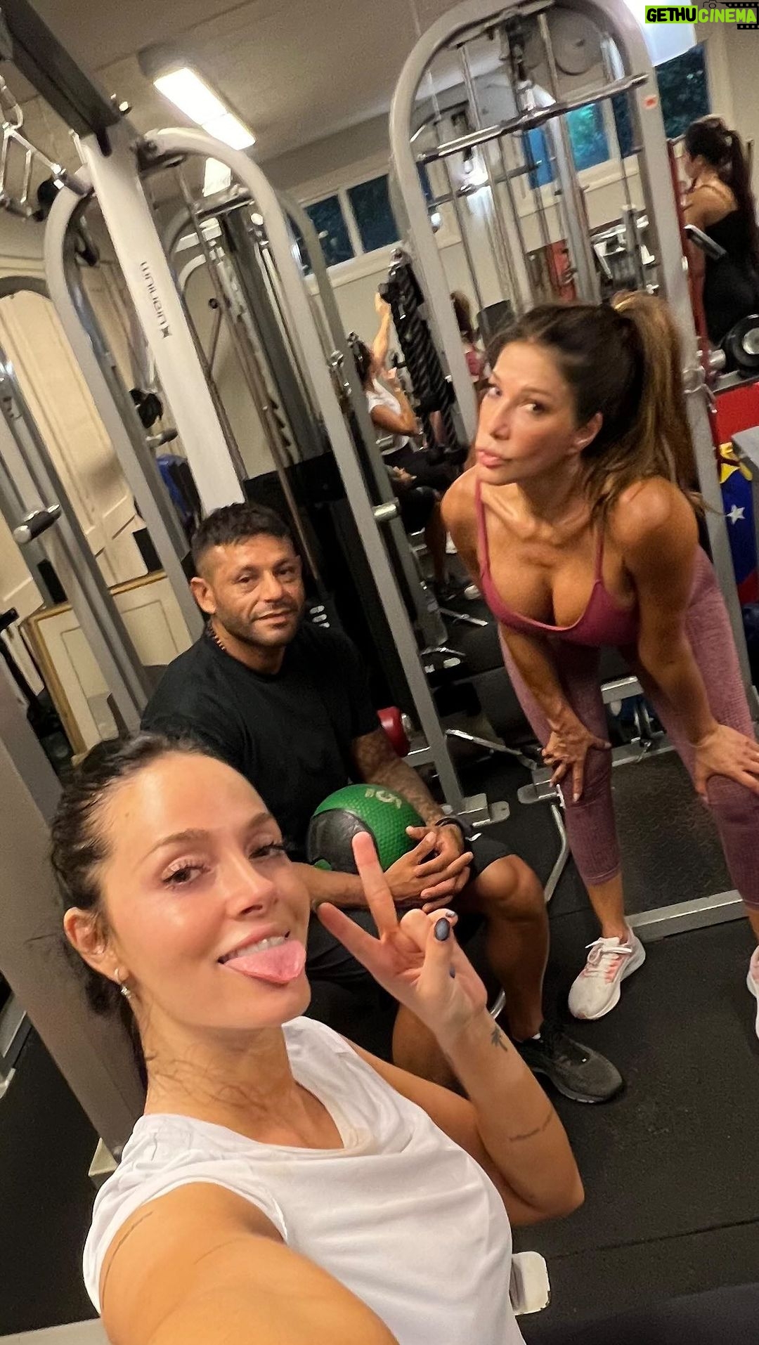 Actress Catherine Fulop HD Instagram Photos and Wallpapers March 2024 ...