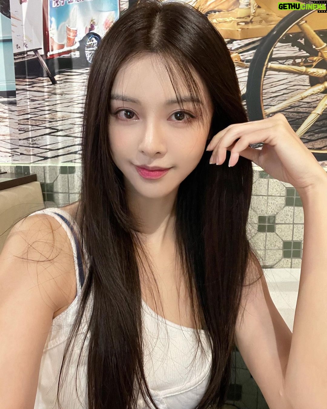 Cathryn Li Instagram – 總覺得手機的自拍都不值得放上來這裡，一次過po～ #沒有福利 #只有笑容 | Gethu Cinema