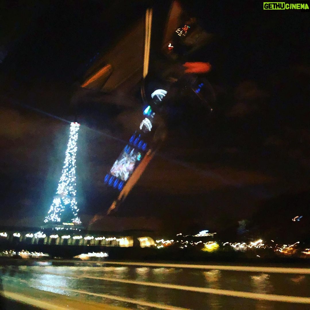 Charlie Carver Instagram – taxi 1h00 au revoir xx Tour Eiffel | Gethu ...