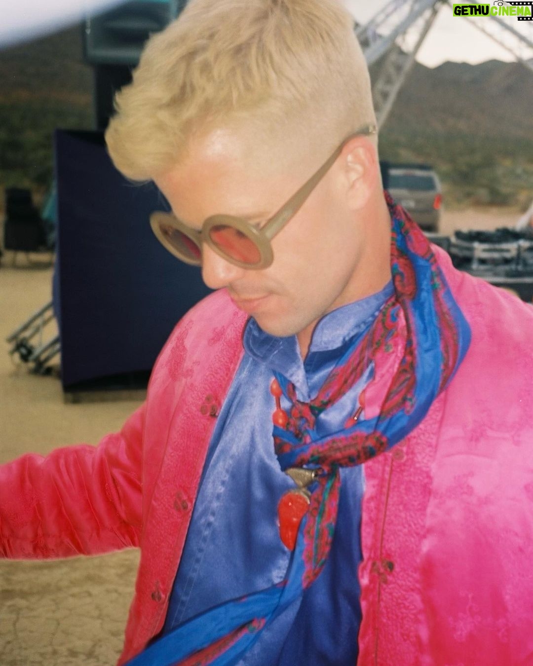 Charlie Carver Instagram – Blonde. Having fun. Love you, J+N! 🍍 Mojave ...