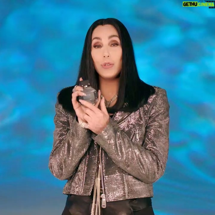 Cher Instagram – A good accessory. 💋 #chereaudecouture @scentbeauty ...