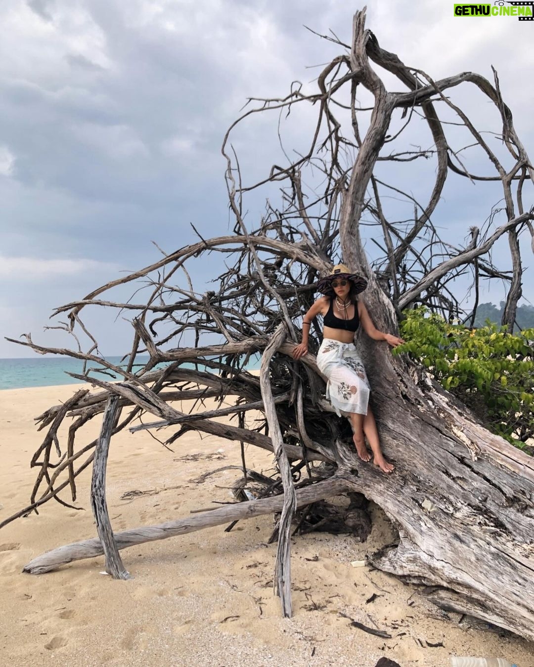 Actress Chermarn Boonyasak HD Instagram Photos and Wallpapers February ...
