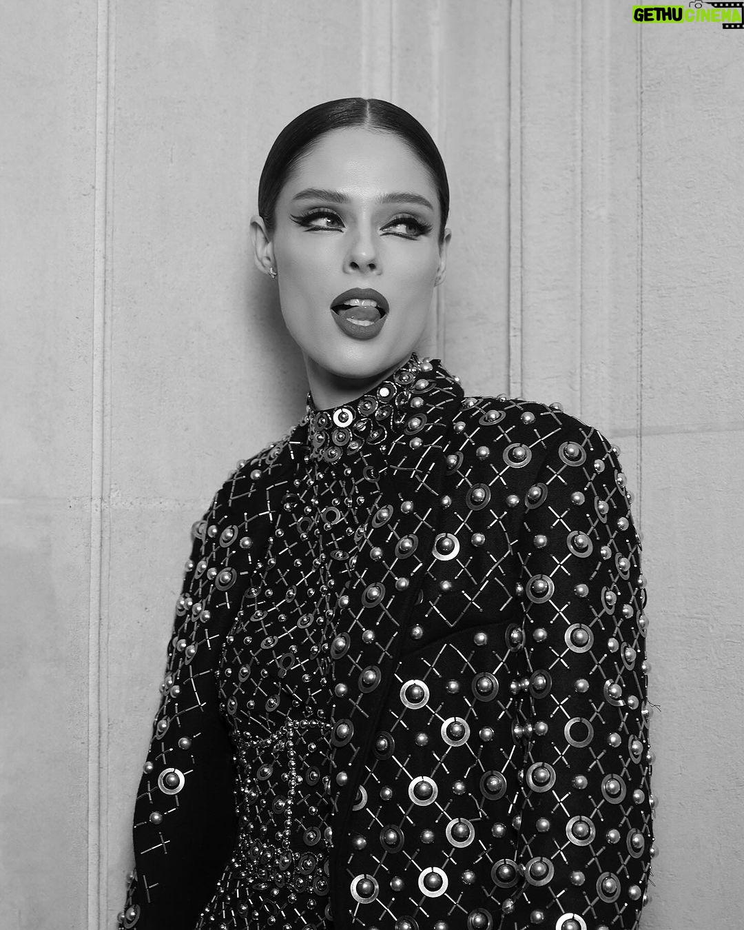 Coco Rocha Instagram – Throwback to this dinner with friends 🖤 ...