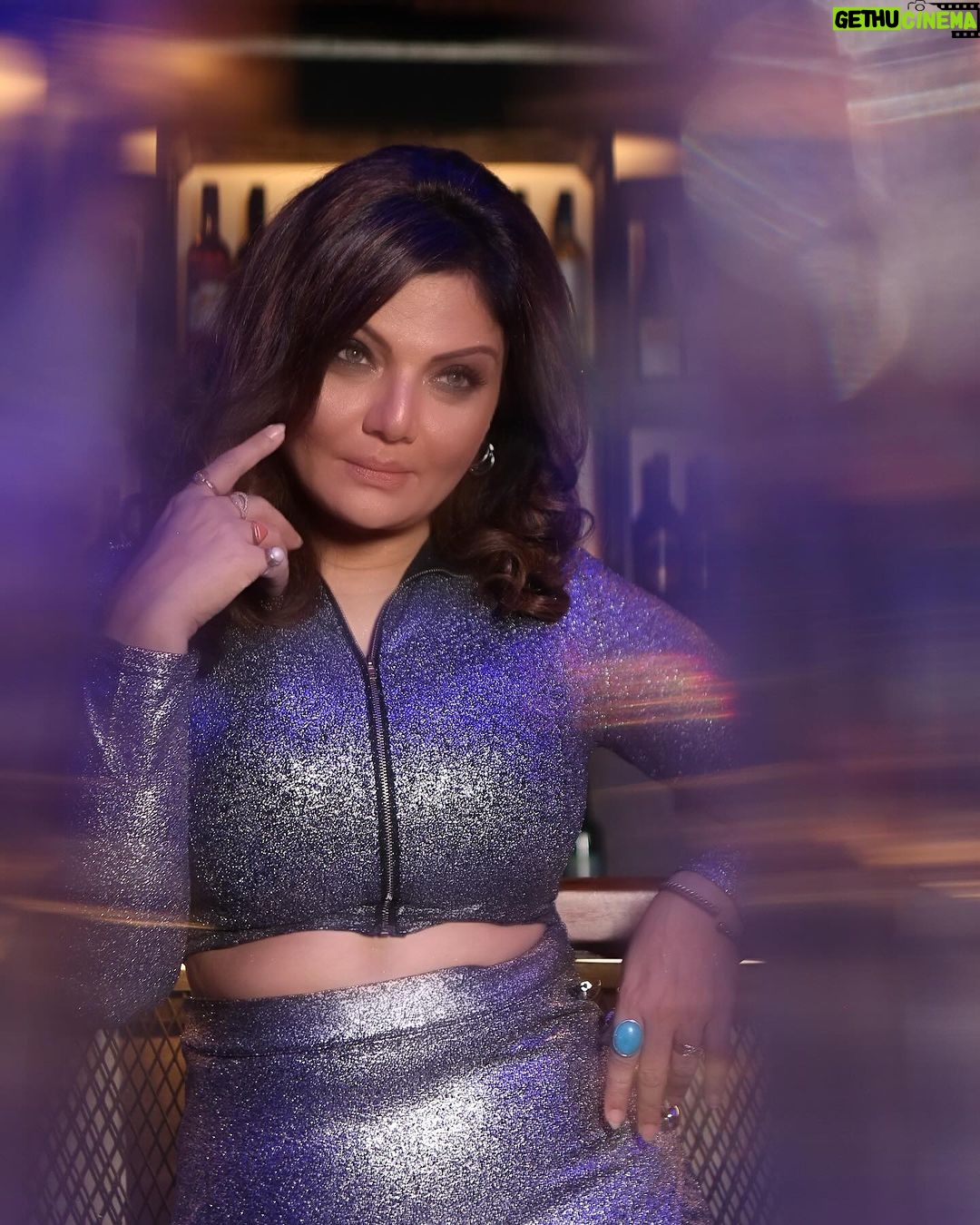 Actress Deepshikha Nagpal HD Instagram Photos and Wallpapers January ...