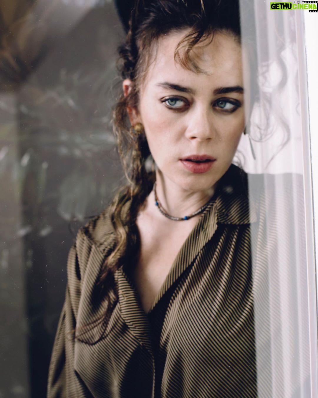 Demet Evgar Instagram – Kalanlar 🤎🪐🤎 @edzeali | Gethu Cinema