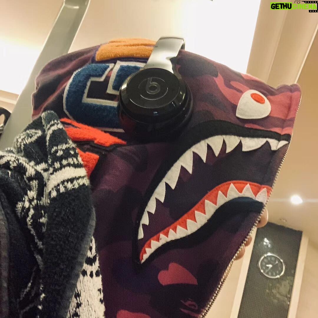 Dylan Wang Instagram – 分享一个前几天收工还去健身房的励志小王 | Gethu Cinema