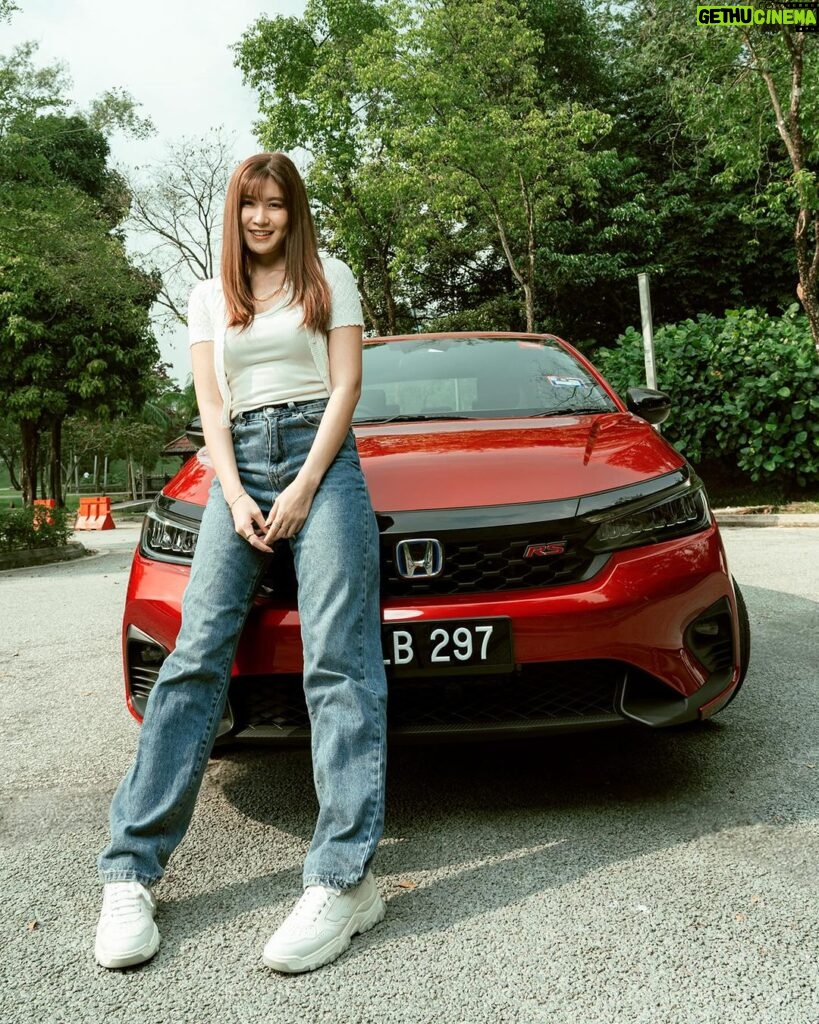 Actress Elizabeth Tan HD Instagram Photos and Wallpapers December 2023 ...
