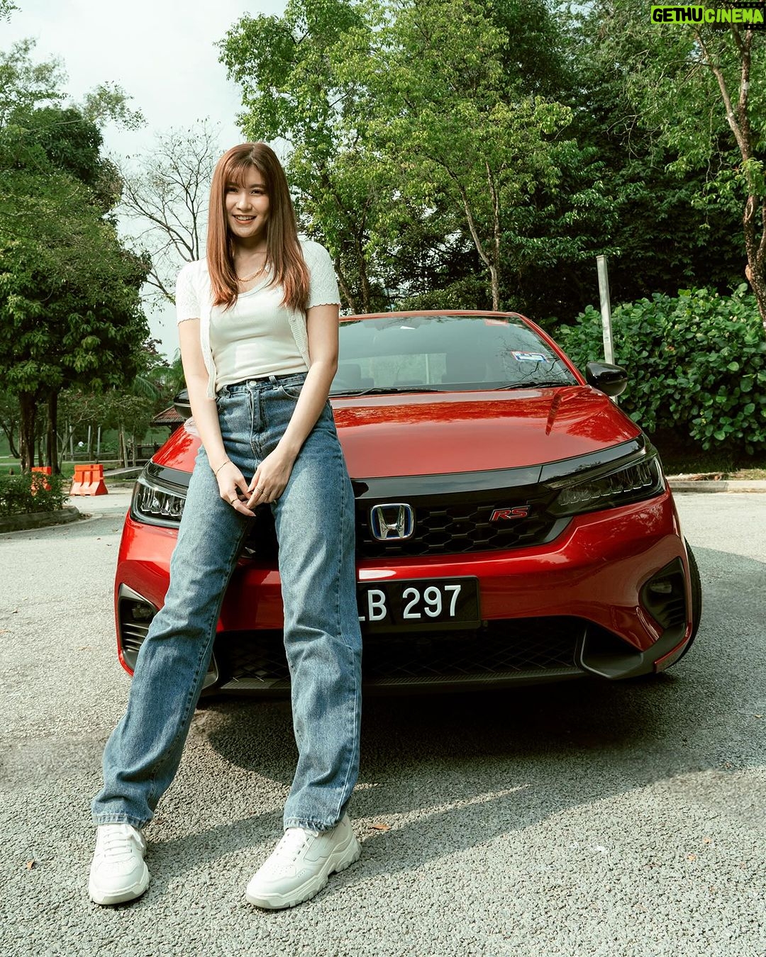 Actress Elizabeth Tan HD Instagram Photos and Wallpapers December 2023 ...