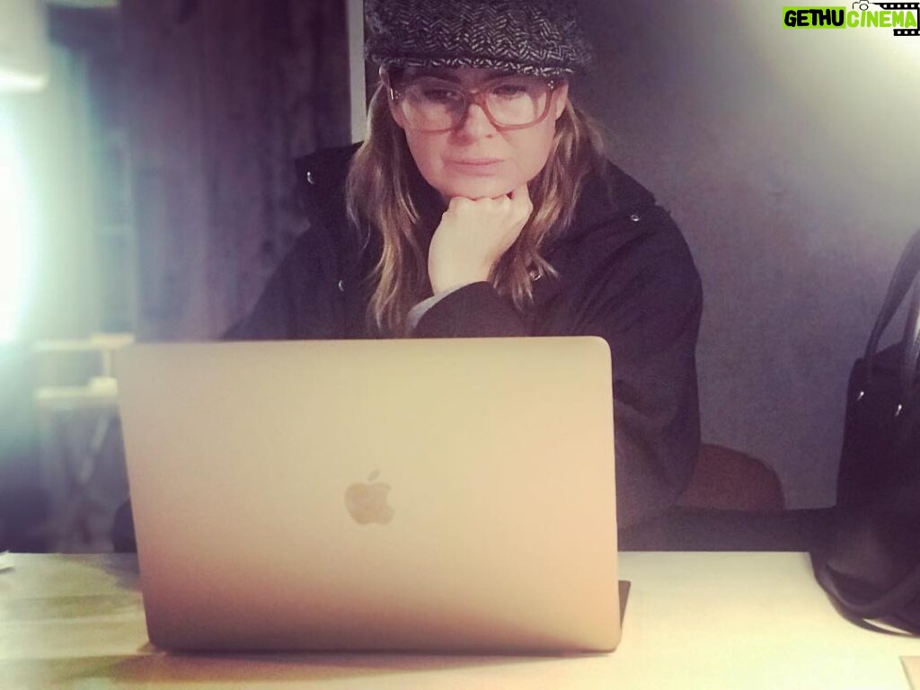 Actress Ellen Pompeo HD Instagram Photos and Wallpapers May 2019 ...