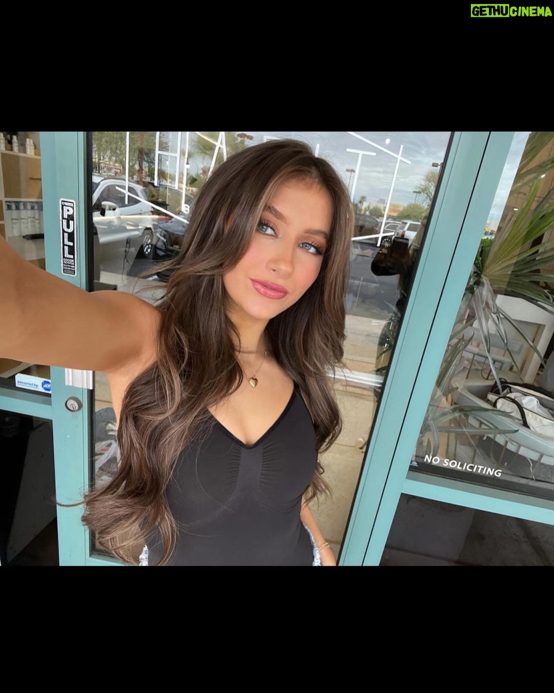 Elliana Walmsley Instagram – back to my roots! Habit Salon | Gethu Cinema