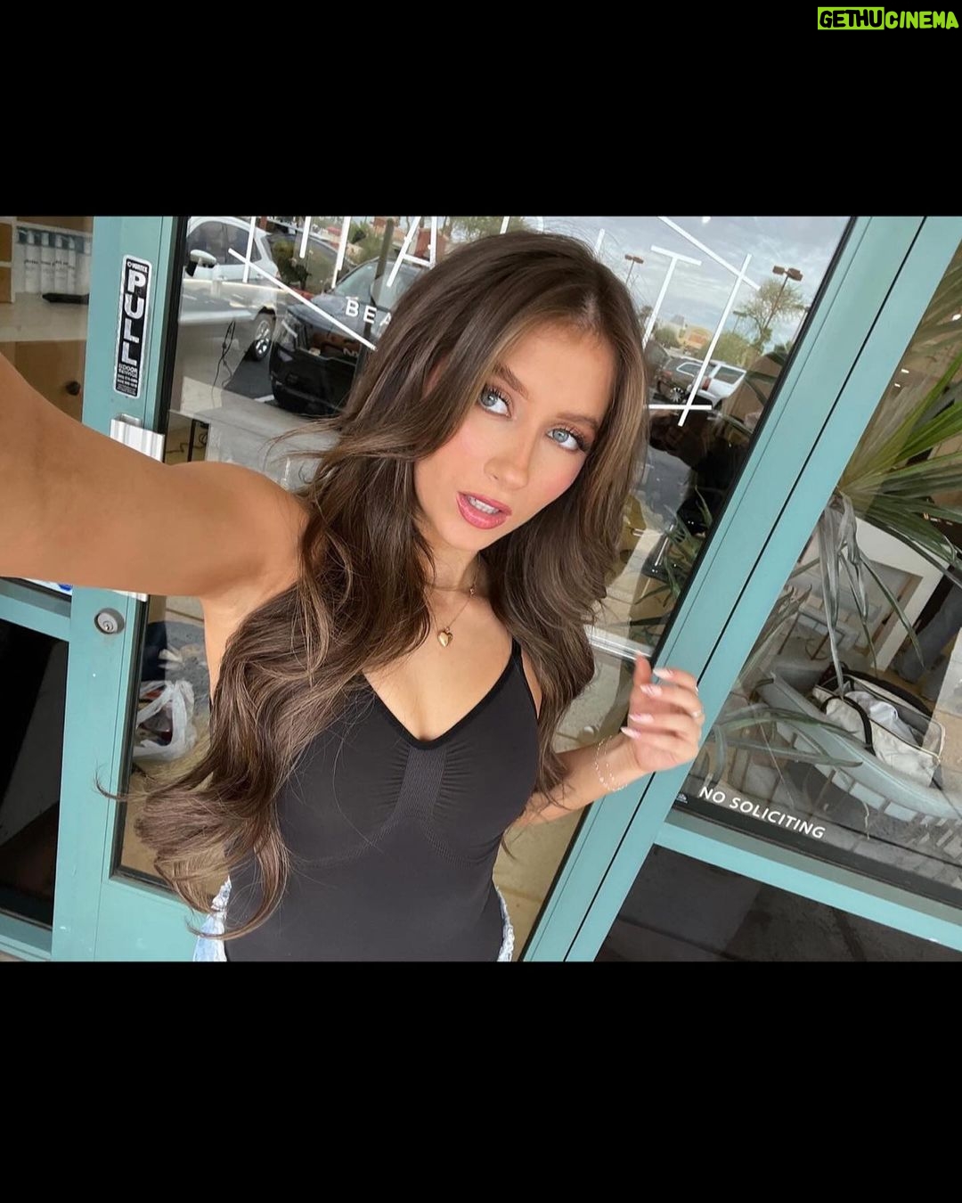 Actress Elliana Walmsley HD Instagram Photos and Wallpapers December ...