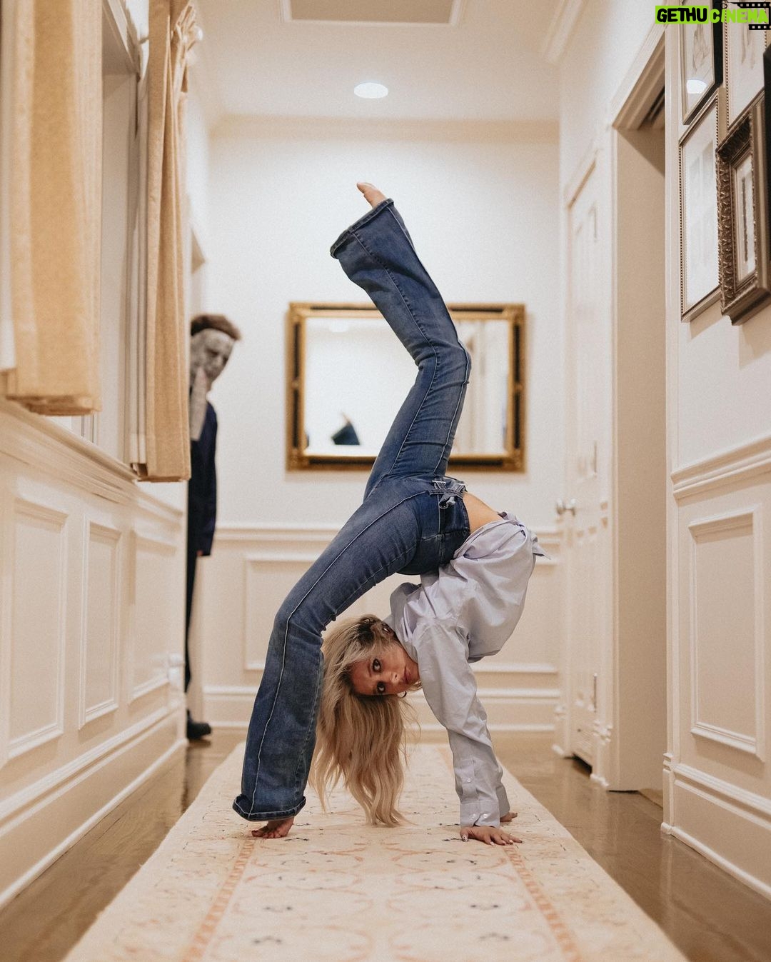 Elliana Walmsley Instagram – tonight, he comes for you. Halloween ...