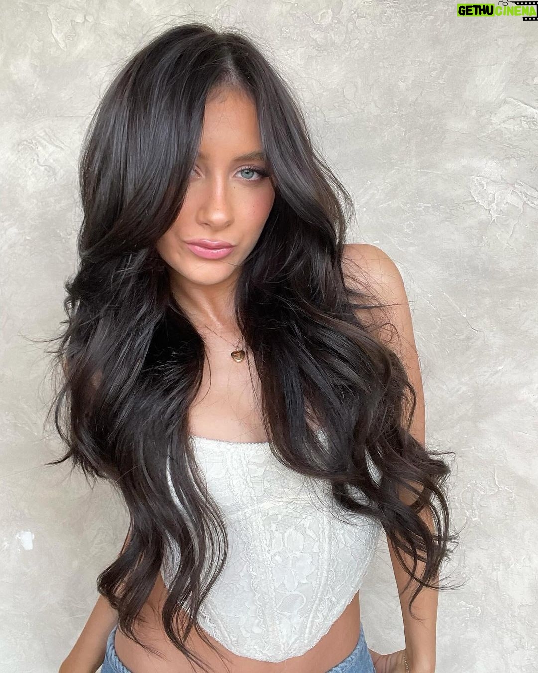 Elliana Walmsley Instagram – ig i have dark hair now @hairby_chrissy ...