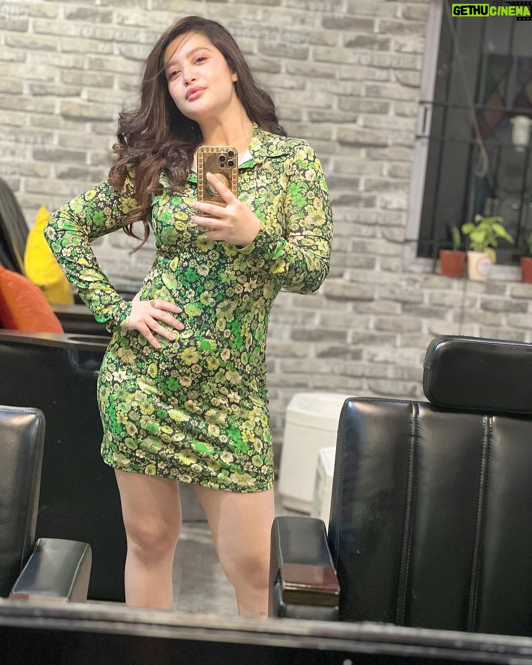 Ena Saha Instagram – #mirror #selfie cause “Main apni favourite hoon ...