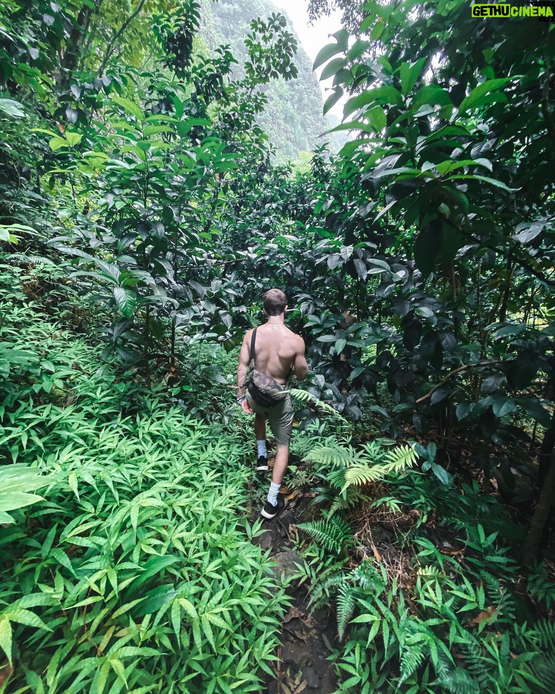 Ethan Wacker Instagram – Exploring unknown areas of the map Oahu, Hawaii | Gethu Cinema