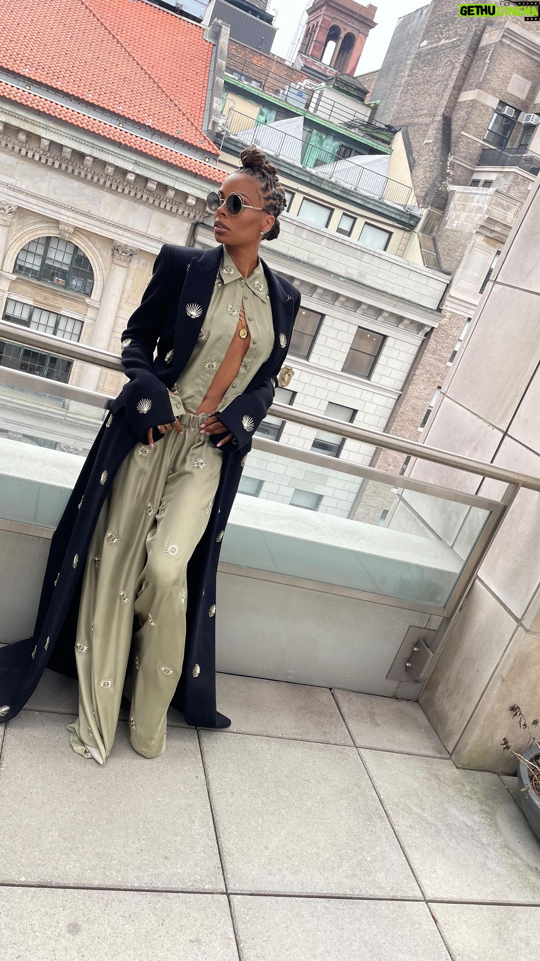 Eva Marcille Instagram – 🗣️DO I HAVE YOUR ATTENTION?! • • Here’s 5 LOC ...