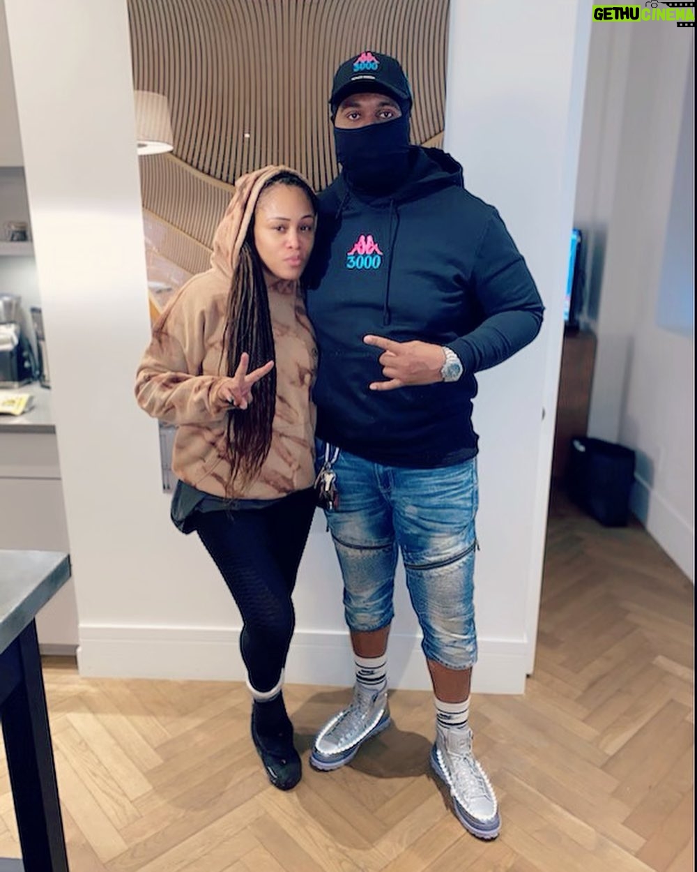 Eve Instagram – #familytime #philly #mom #dad #bro 🖤 ️ behind the ...