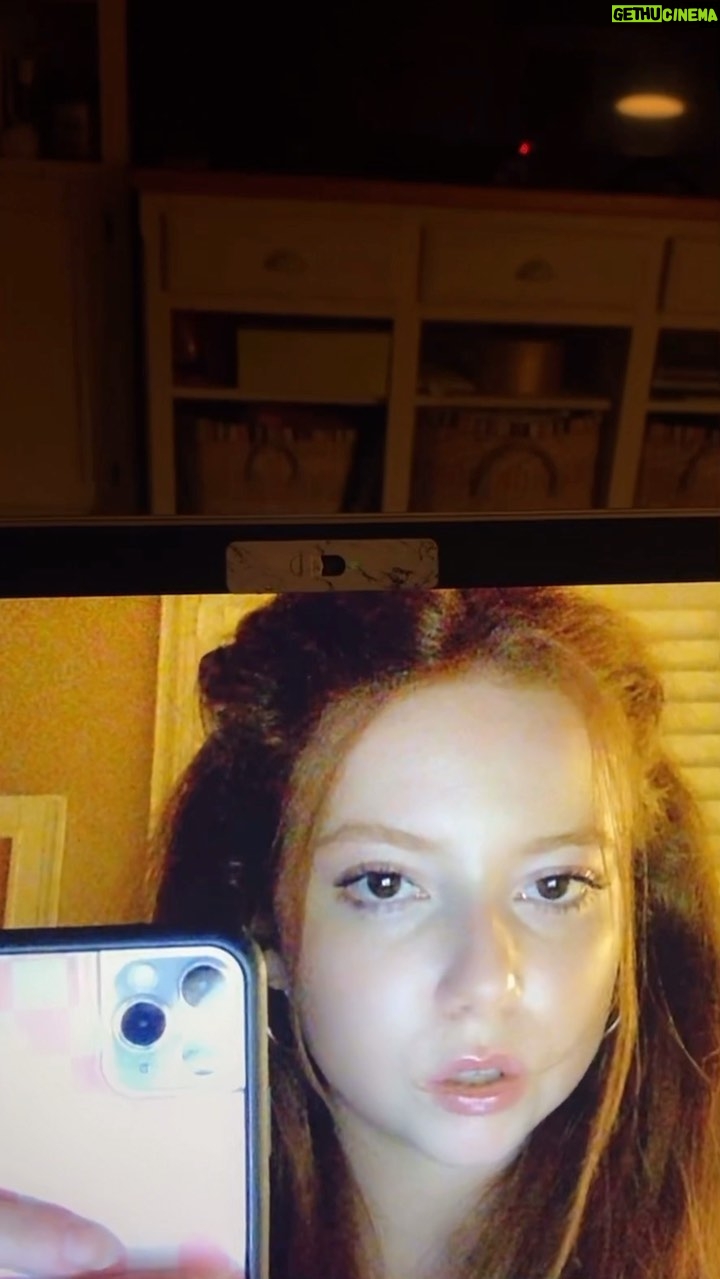 Francesca Capaldi Instagram – Photo booth camera>>> | Gethu Cinema