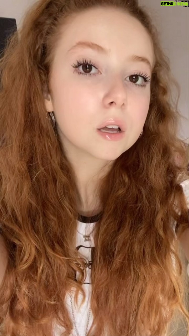Francesca Capaldi Instagram – Needed a break from cleaning my room 📞 ...