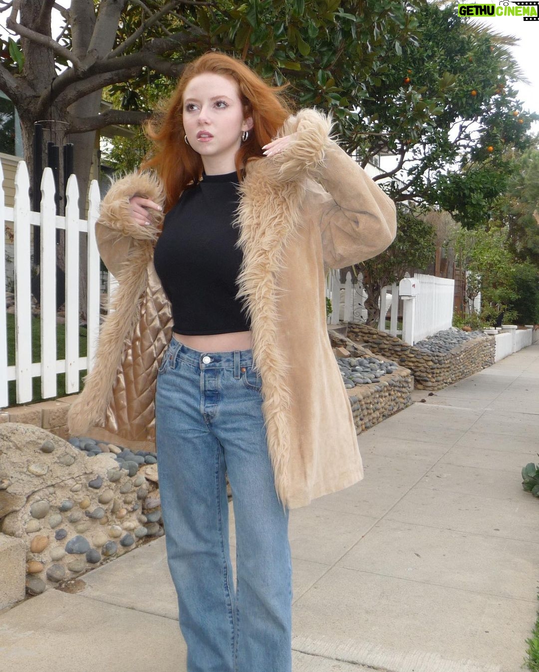 Francesca Capaldi Instagram – Who’s gonna win best actor/actress? # ...