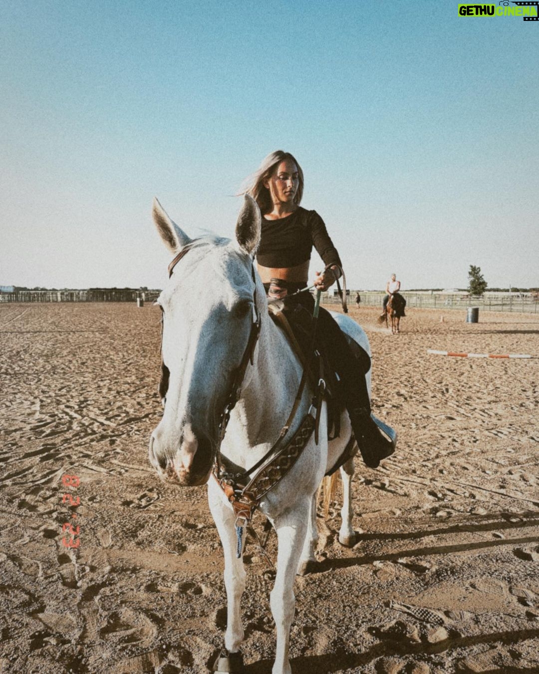 Gabi Butler Instagram – giddy up cowboy 🐎🌵🔥 | Gethu Cinema