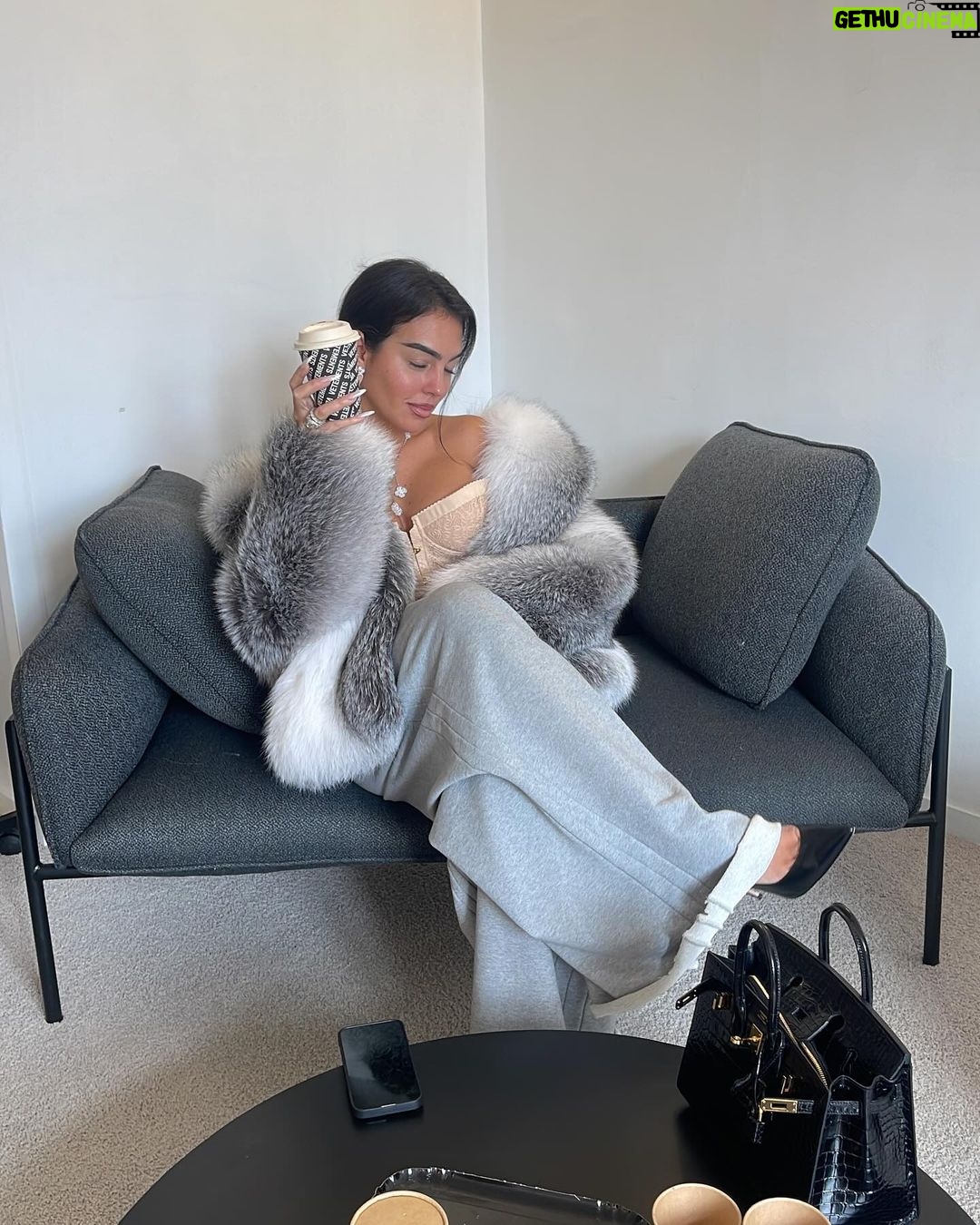 Georgina Rodríguez Instagram – Backstage moments shared with beautiful ...