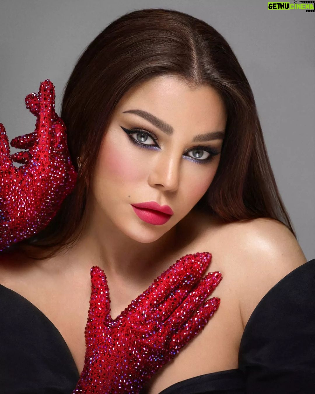 Haifa Wehbe Instagram – 𝐌𝐞𝐫𝐫𝐲 𝐂𝐡𝐫𝐢𝐬𝐭𝐦𝐚𝐬 𝐚𝐧𝐝 𝐇𝐚𝐩𝐩𝐲 𝐇𝐨𝐥𝐢𝐝𝐚𝐲𝐬 🎄☃️ As the holiday spirit fills the ...