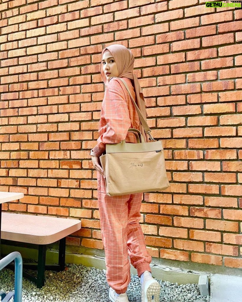 Actress Hanis Zalikha HD Instagram Photos and Wallpapers April 2022 ...