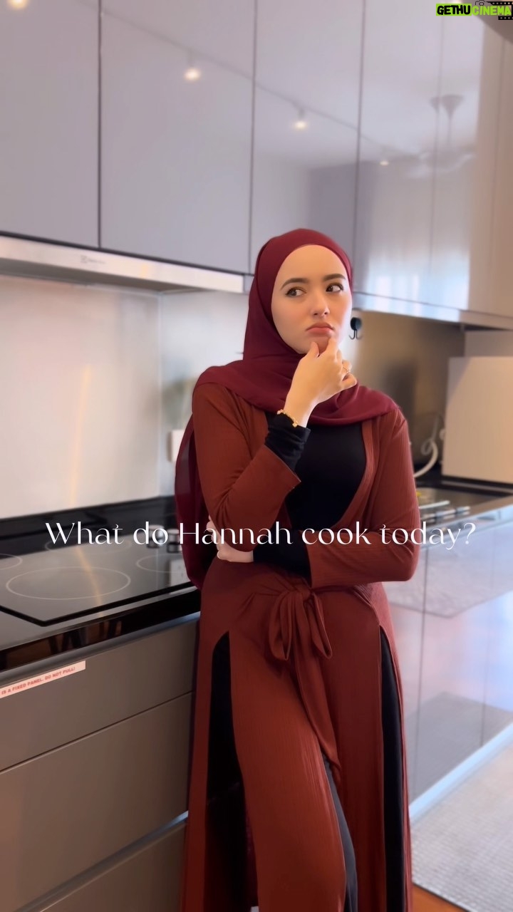 Hannah Delisha Instagram – Nak masuk dapur pun kena ada style tau😂 You ...