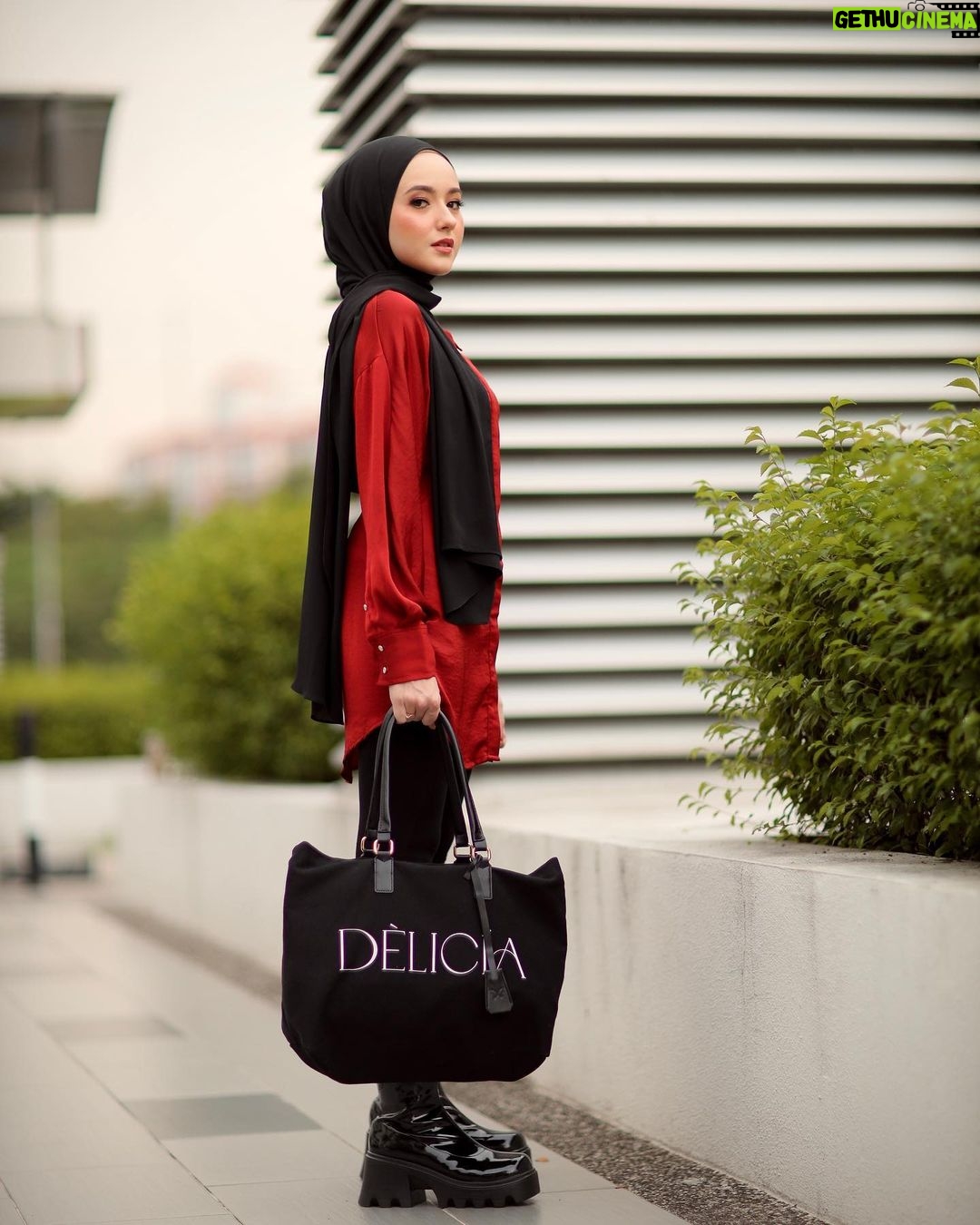 Hannah Delisha Instagram – During work, boots and bag👢👜 #LadyDelicia ...