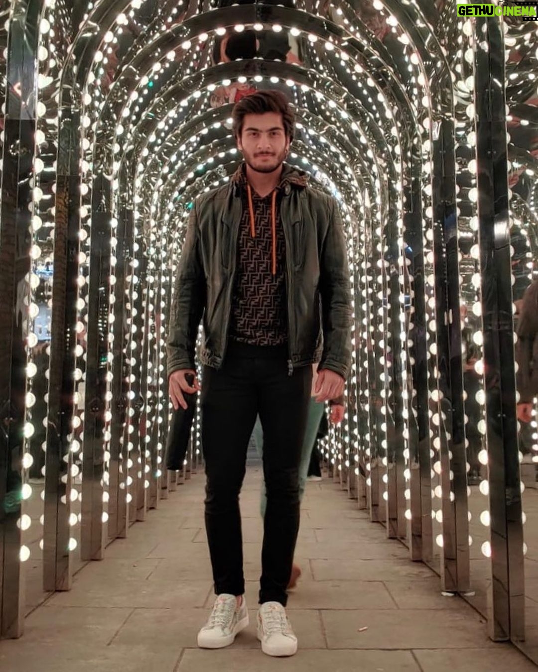 Haroon Kadwani Instagram – Is it the light or the filter ?¿ # ...