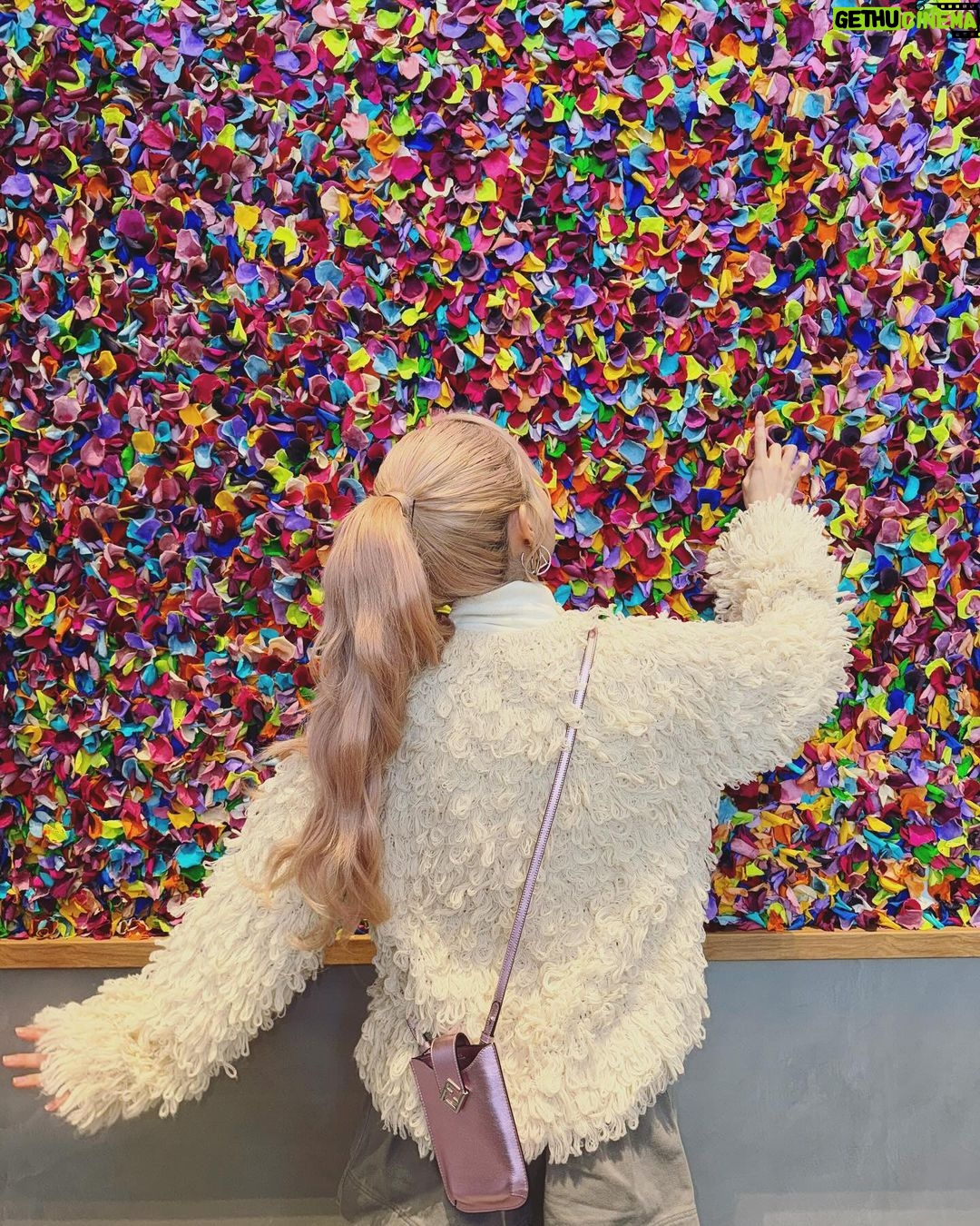 Hitomi Honda Instagram – . 街中キラキラしてて 毎日が最高にしあわせだね🤝🏻🤍 @fendi💫 #fendi #pr ...