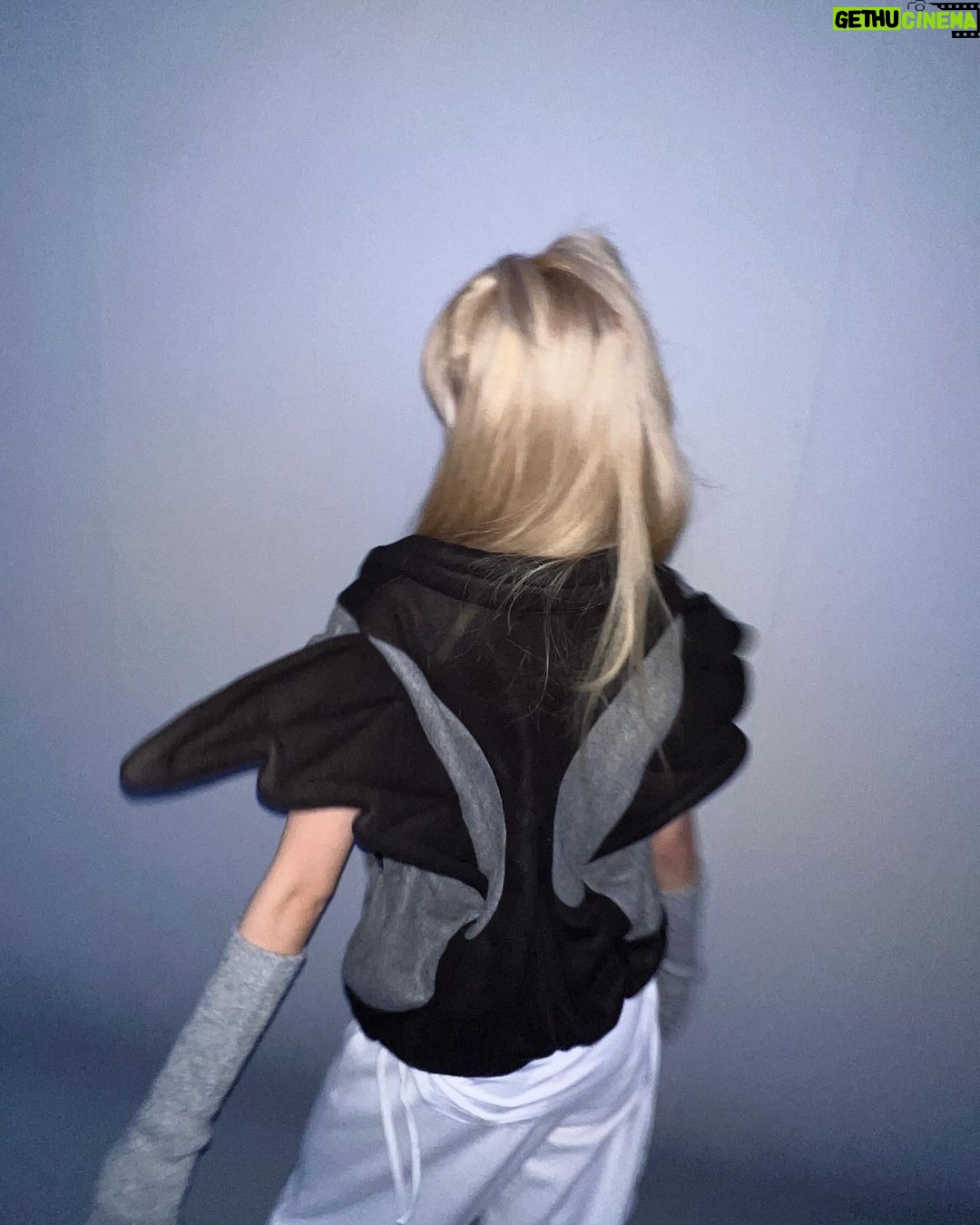 Hong Eun-chae Instagram – 날개 뿅🪽 | Gethu Cinema