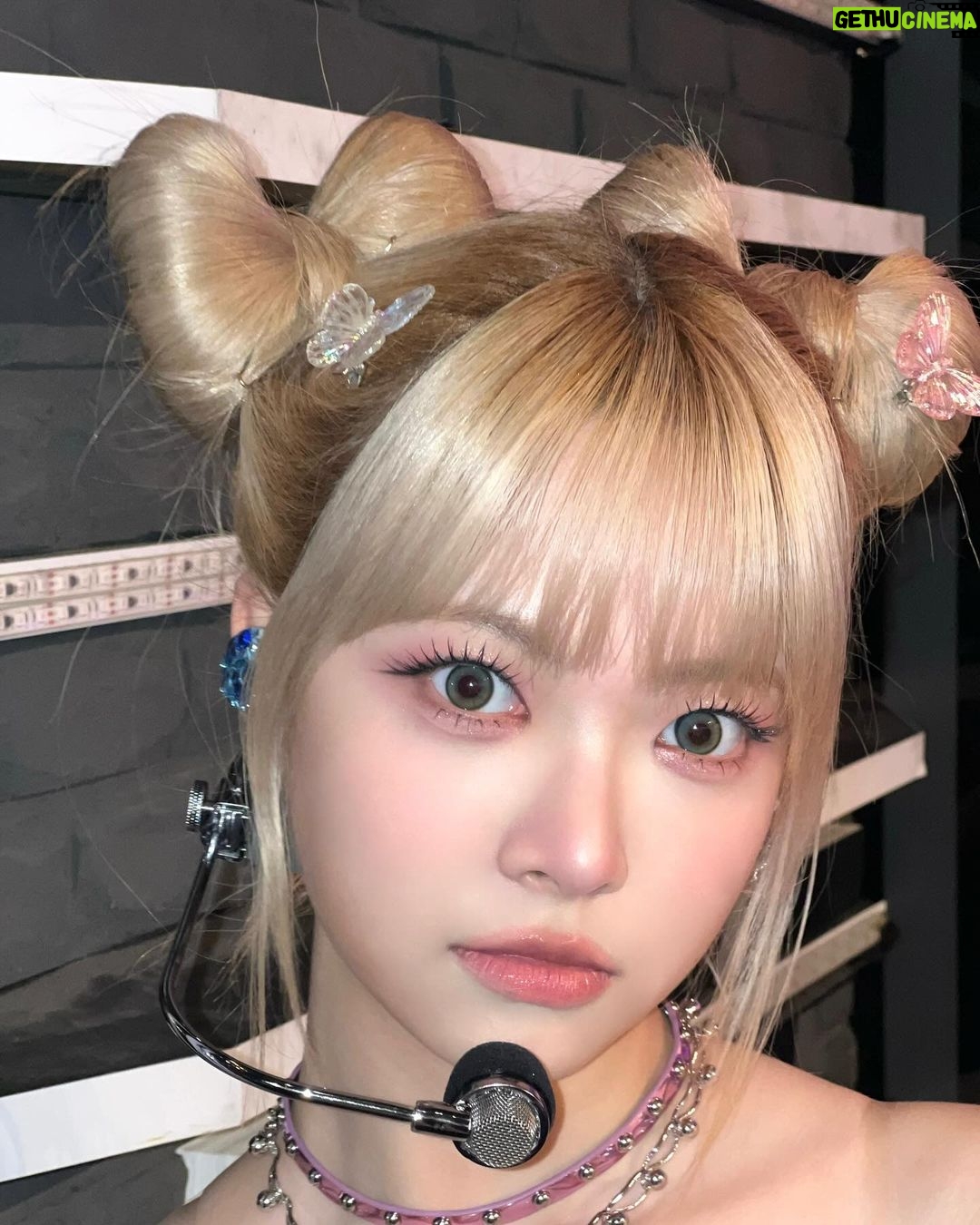 Hong Eun-chae Instagram – 머리 위에 나비 두개 리본 두개 🎀 | Gethu Cinema