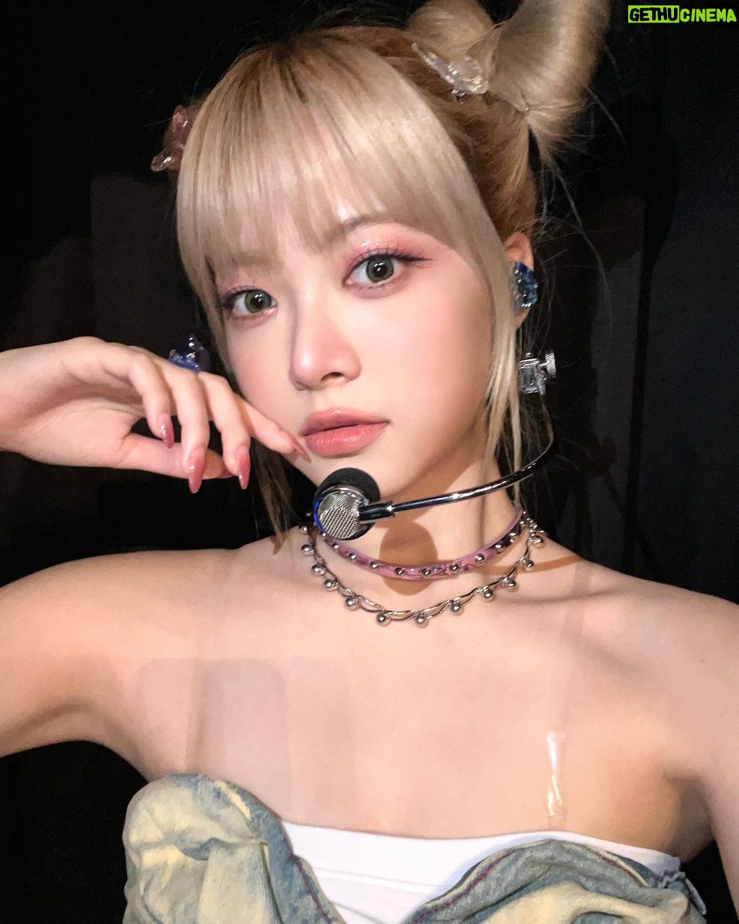 Hong Eun-chae Instagram – 머리 위에 나비 두개 리본 두개 🎀 | Gethu Cinema