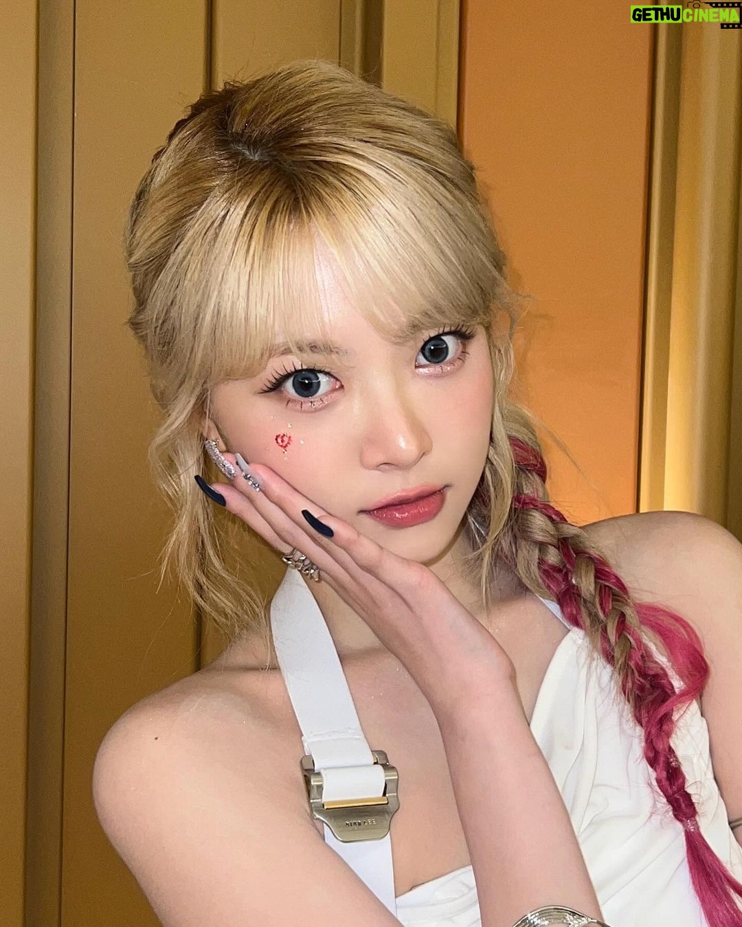 Hong Eun-chae Instagram – ️12.25 | Gethu Cinema