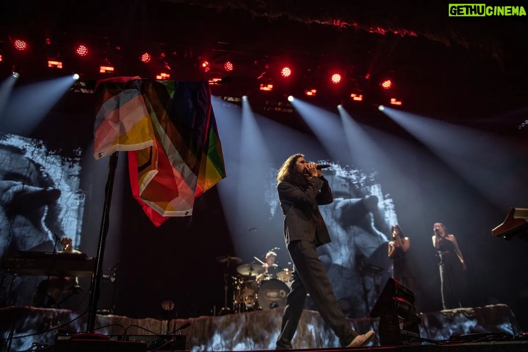 Hozier Instagram – Paris, thank you for putting a massive smile on all ...