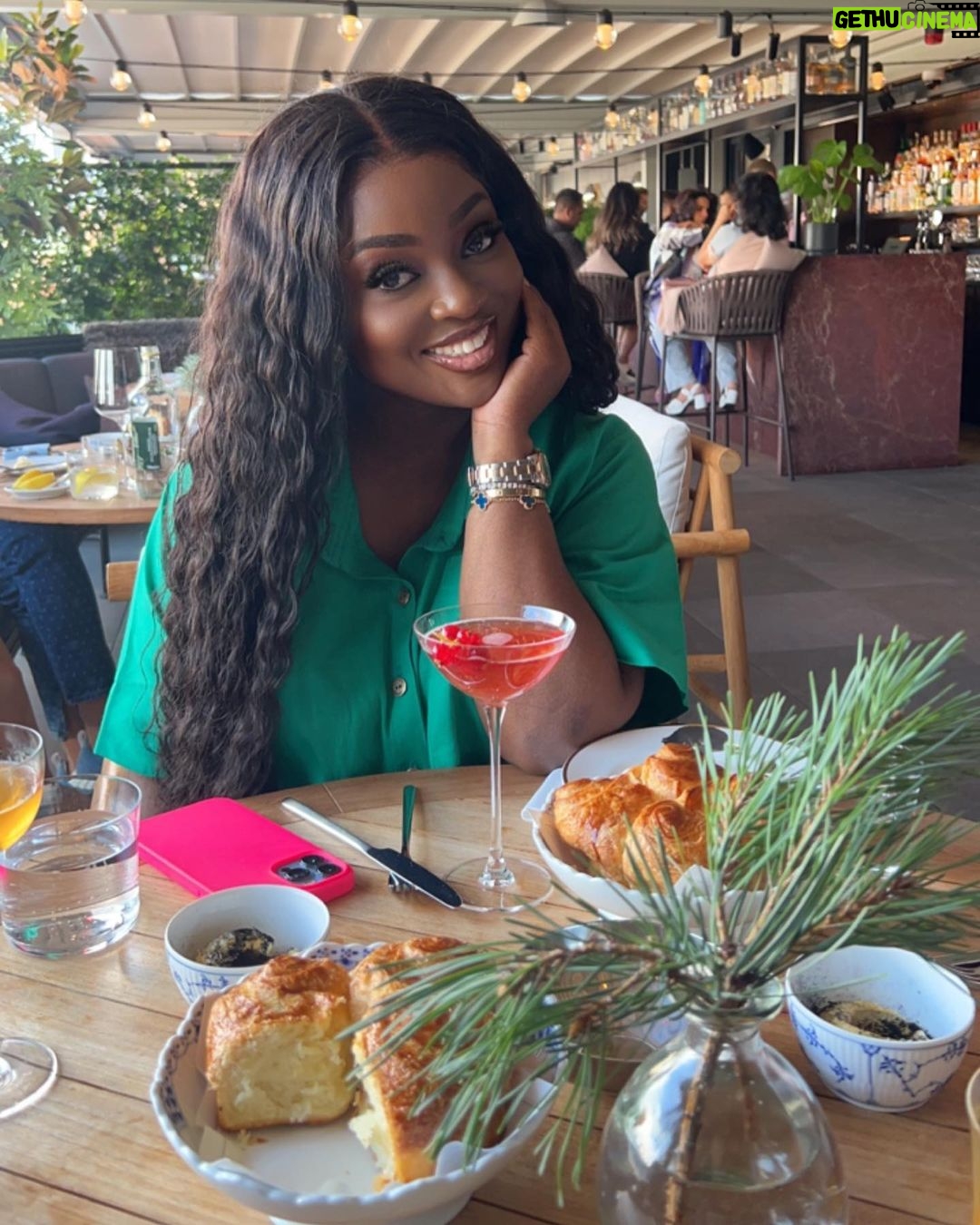 Jackie Appiah Instagram – HARRODS DELIGHT…….. Outfit @fashionfivar # ...