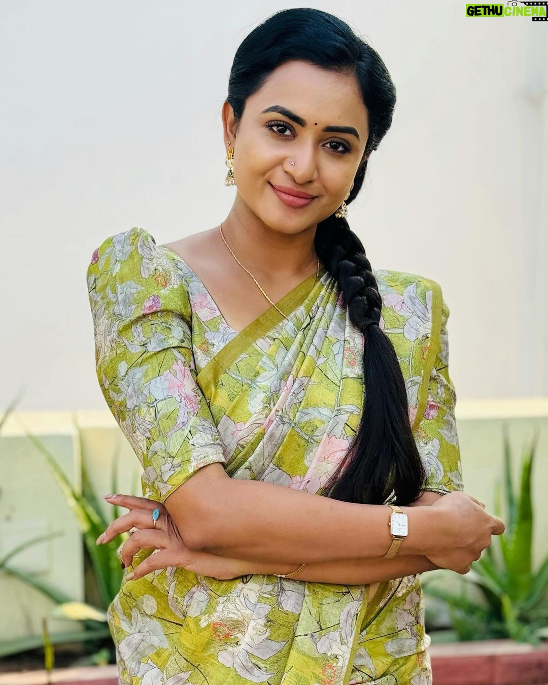 Actress Janani Ashok Kumar HD Instagram Photos and Wallpapers March ...