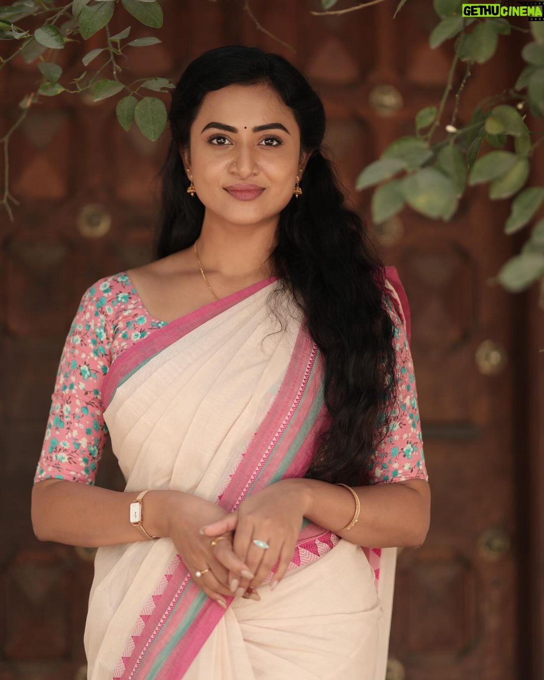 Janani Ashok Kumar Instagram – This entire song is worth listening to ...