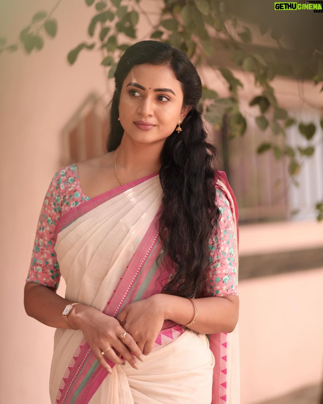 Actress Janani Ashok Kumar HD Instagram Photos and Wallpapers February ...