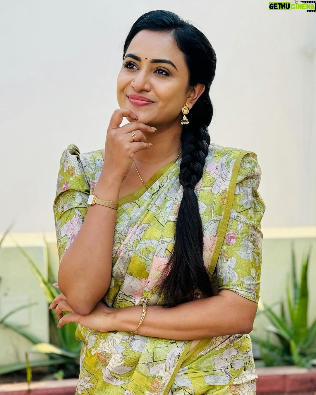 Actress Janani Ashok Kumar HD Instagram Photos and Wallpapers March ...