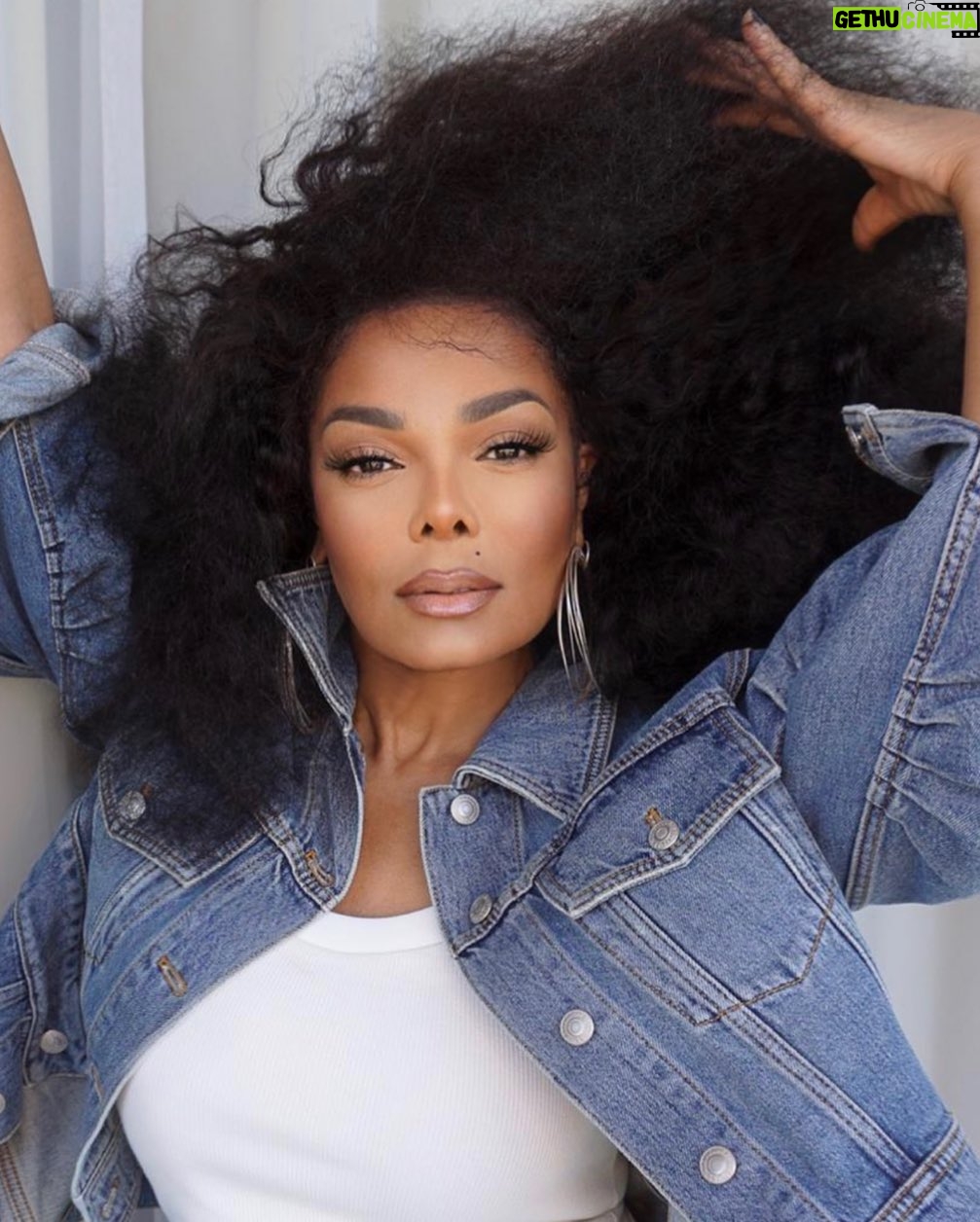 Actress Janet Jackson HD Instagram Photos and Wallpapers January 2023 ...