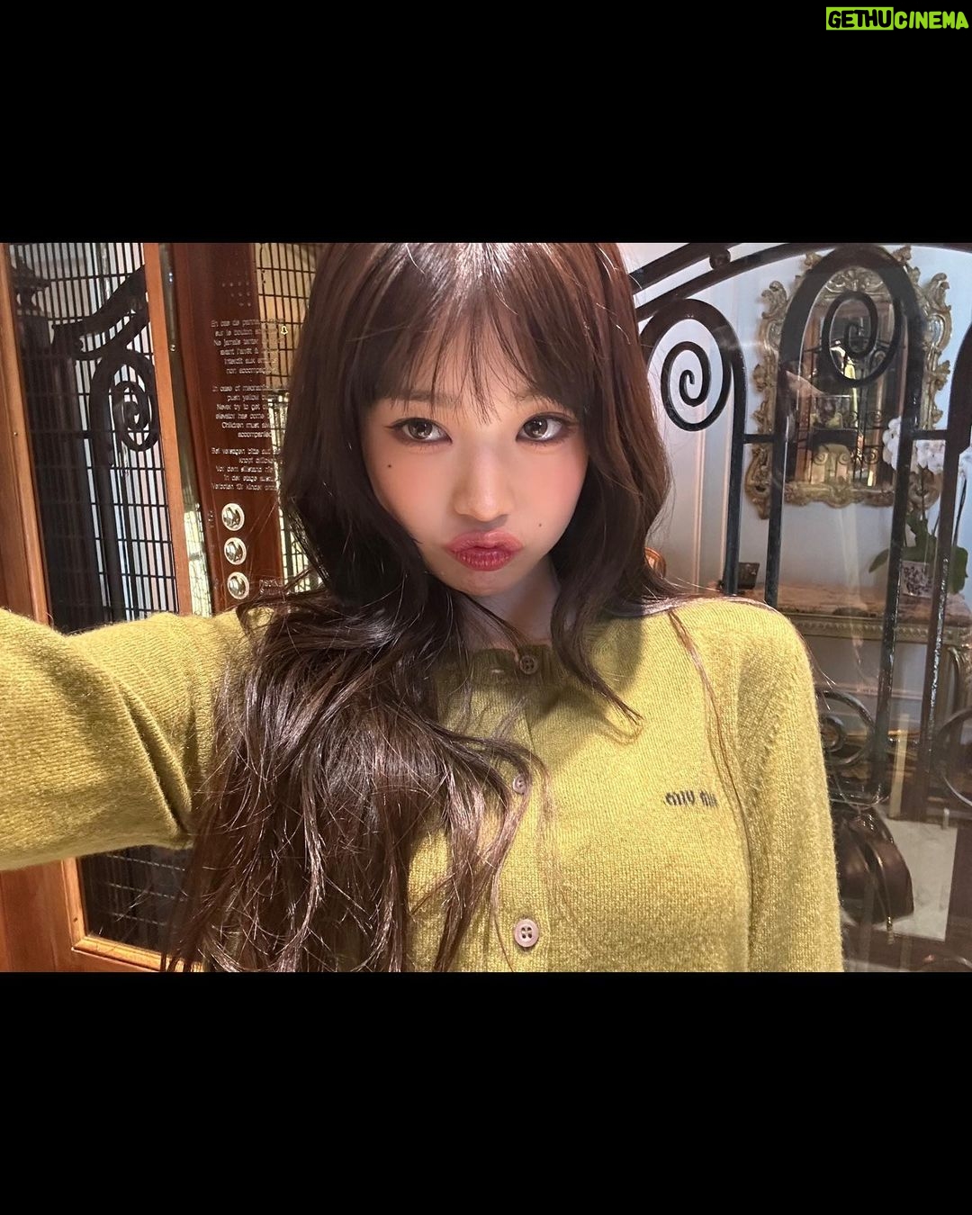 Jang Won-young Instagram – In a good place with good people🖤Love u Paris💋💋@miumiu | Gethu Cinema