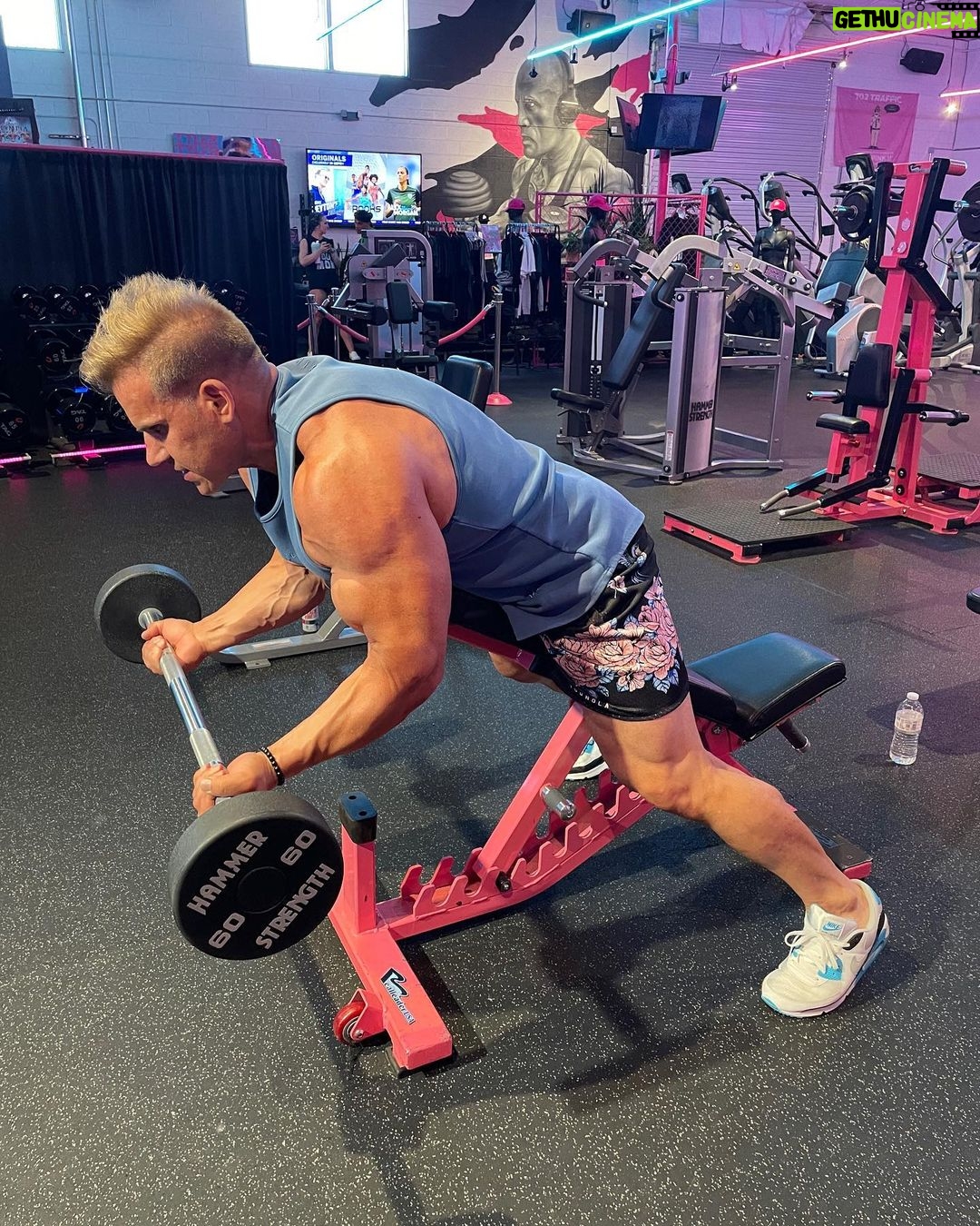 Jay Cutler Instagram – My FAVORITE unique movement for biceps 💪 👉 ...