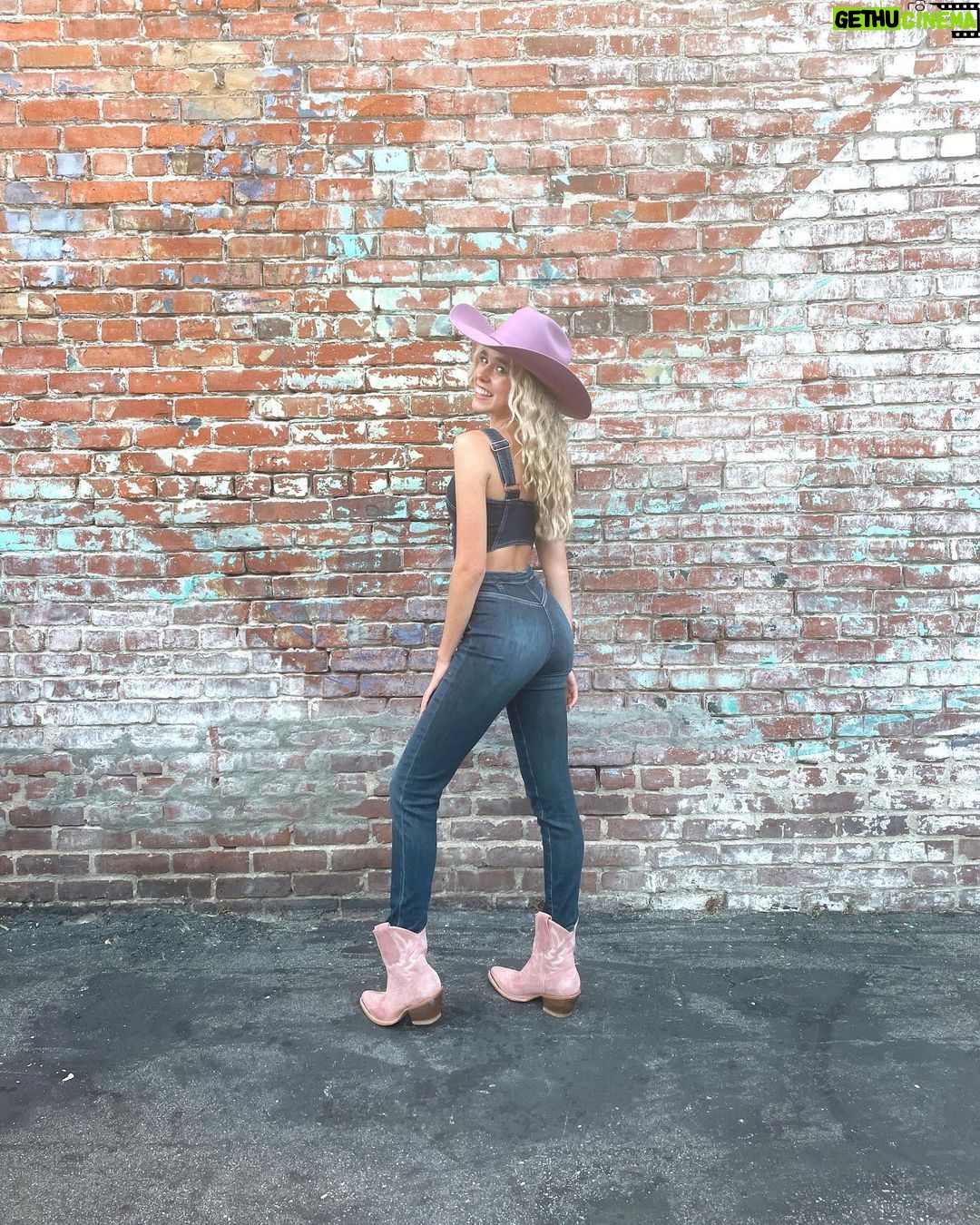 Jenna Davis Instagram – howdy Downtown Los Angeles | Gethu Cinema