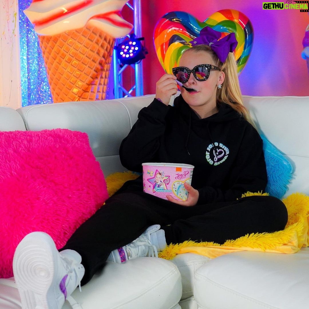 JoJo Siwa Instagram – 12 HOURS LEFT TO GET MY MERCH!!!! LINK IN MY BIO ...